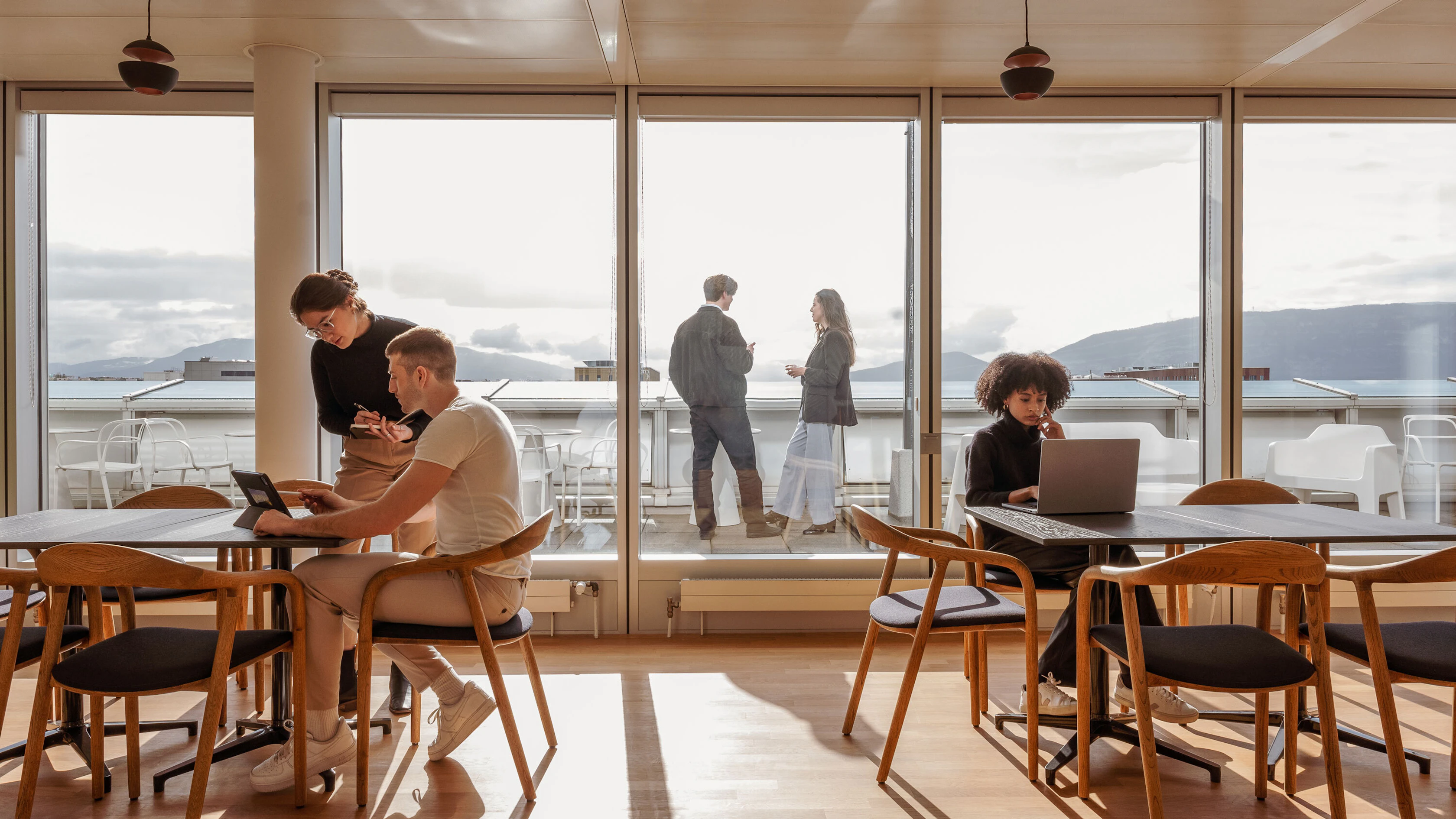 BIRD Geneva - Espaces pour travailler, manger et vivre des expériences