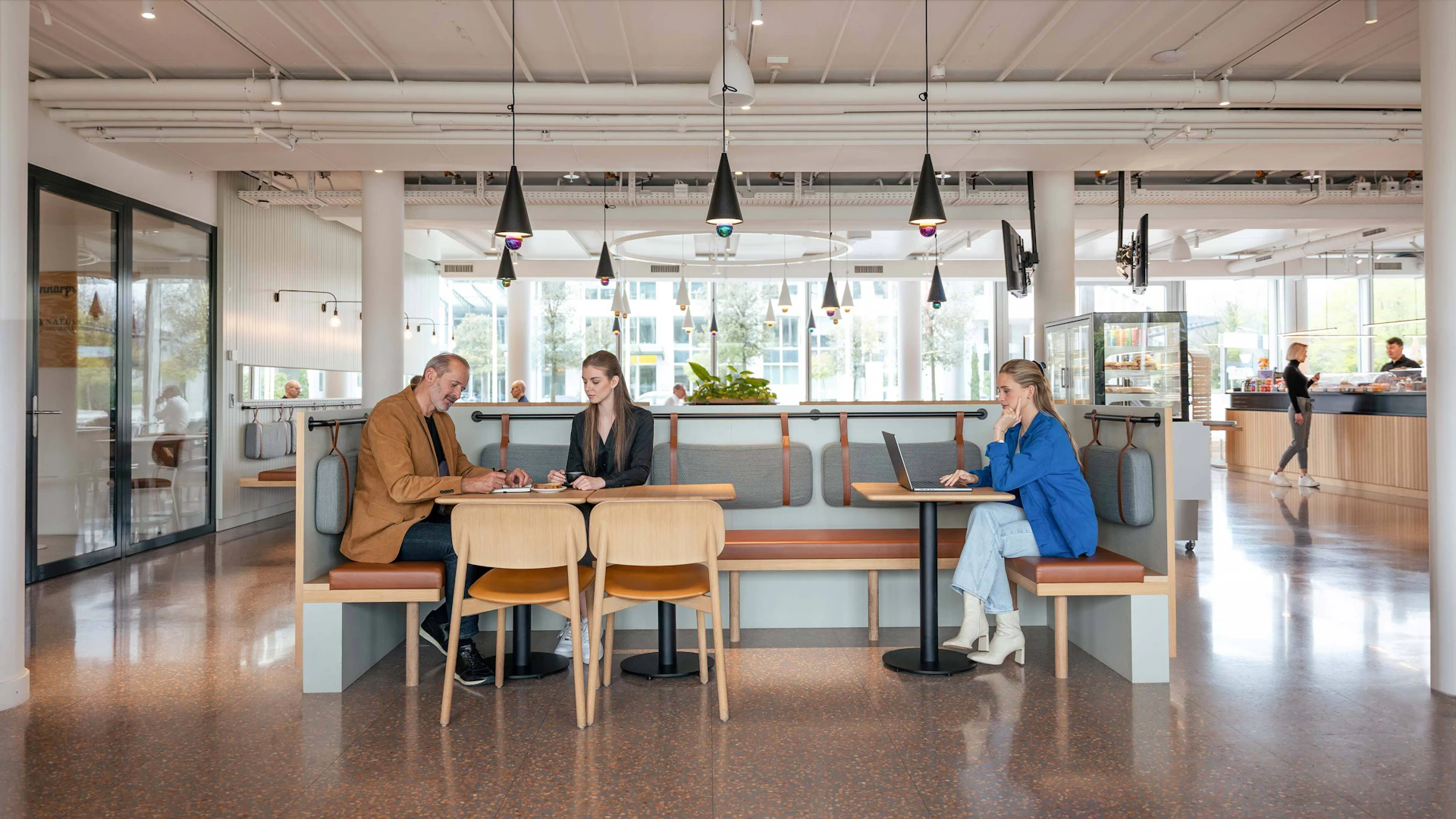 BIRD Geneva - Espaces pour travailler, manger et vivre des expériences